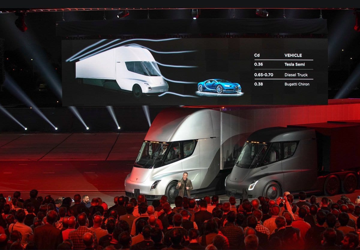 Elon Musk svela il primo Tir elettrico Tesla: sul mercato nel 2019