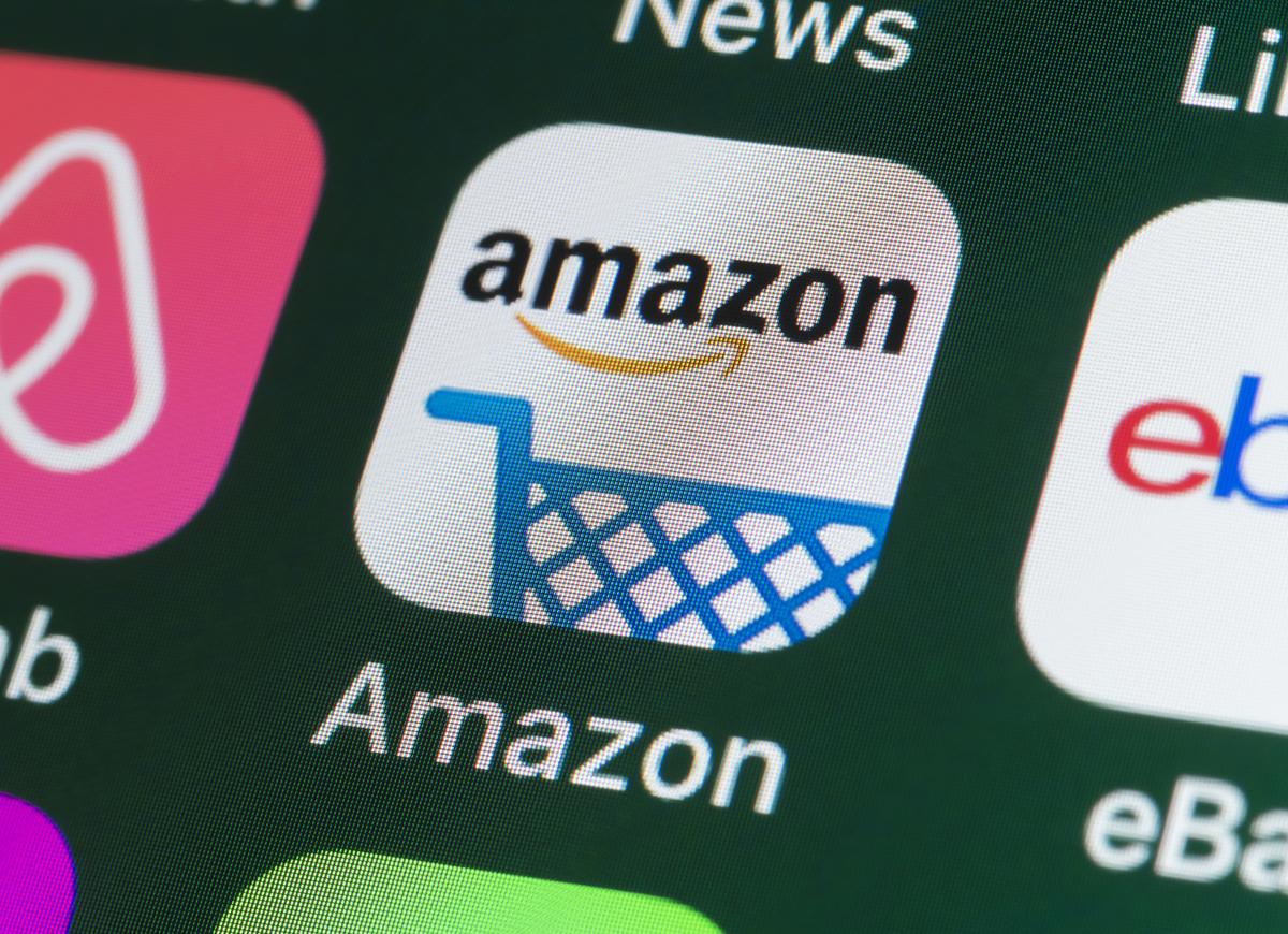 Amazon lancia il suo AI bot Rufus per aiutarci a comprare sempre più cose