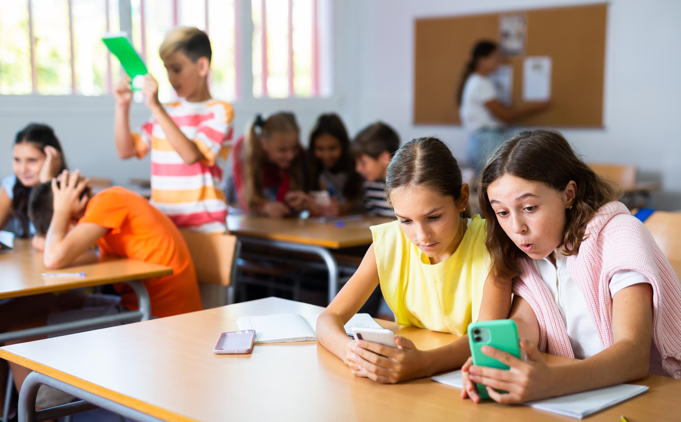Stop agli smartphone a scuola - Millionaire